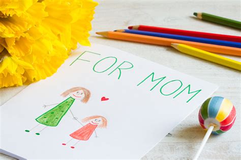 행복 한 어머니의 날 인사와 함께 엄마를 위한 아이에서 그림 어머니에 대한 스톡 사진 및 기타 이미지 어머니 0명 공휴일 Istock