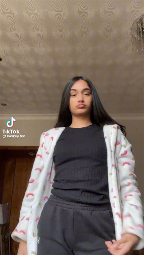 Id Lick Her Tits And Finger Her Pussy Rhannahshahzad