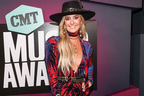 Lainey Wilson Says My Booty Introduced My Music To A Lot Of Folks