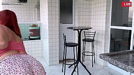 Contratei a empregada safada que fica de shortinho que delícia essa bunda fico louco de tesão