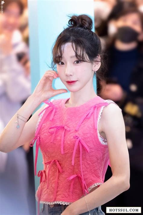 330일 소녀시대 태연 핑크 민소매 겨드랑이 질감