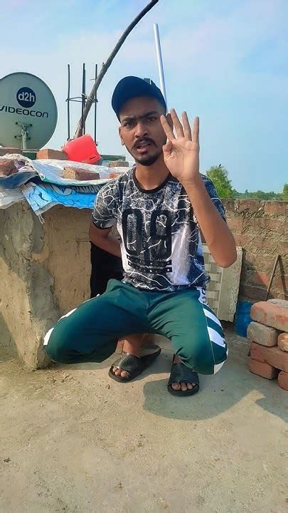 अभी अभी हिमांशु भाई ने बहुत लंबा कबूतर पकड़ा है देखते हैं कैसा है🕊️ ️