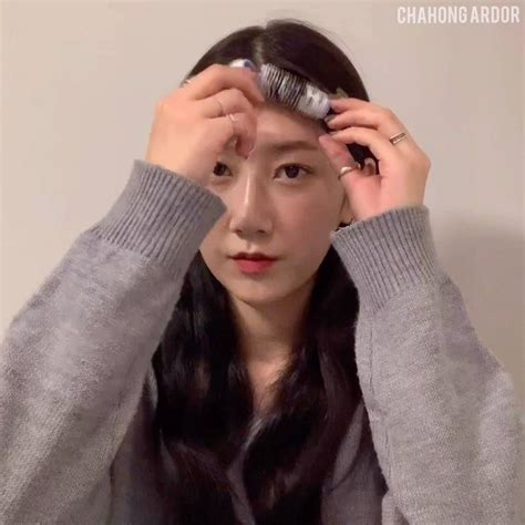차홍아르더 청담점 실장 송채영 On Instagram 잔머리 스타일링 뷰티팁 을 알려드릴께요 준비물은 작은 구루프 두개와 차홍코스메틱 볼륨 픽서 만 있다면