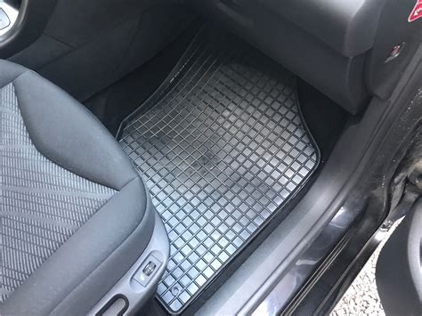 Купил новые коврики в салон — Peugeot 308 (1G), 1,6 л, 2010 года ...