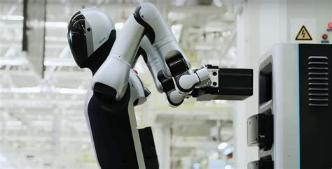 Chinese Firm Ubtech Unveils Worlds First Humanoid Robot That Runs On Its Own And Swaps