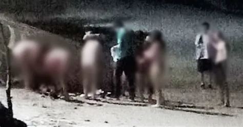 Plajda Olay Yaratan Görüntüler Beş Kadın Bir Erkek çırılçıplak Yakalandı Video