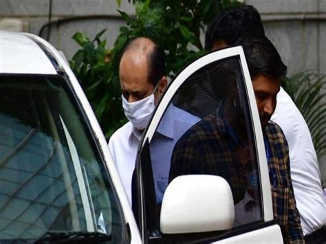 Rs 26 50 Lakh Withdrawn From Sachin Vaze Joint Account After Arrest