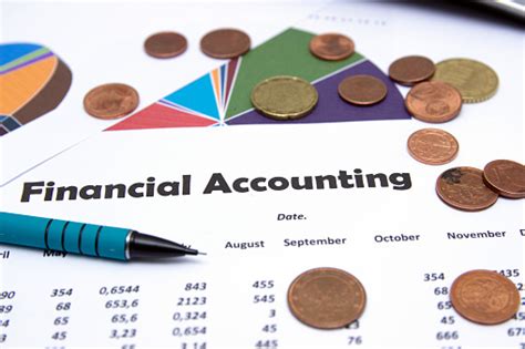 금융 회계 종이와 계산기 종이에 숫자 펜과 계산기 동전에 다 수의 숫자를 이미지 개념에 대한 스톡 사진 및 기타 이미지 개념 거래 내역서 경영자 Istock