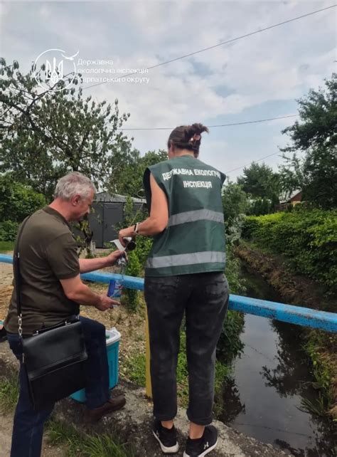 У Коломиї зясовують хто забруднює річку Чорний Потік Фото ВІКНА