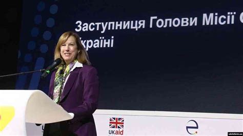 Посольство США в Києві очолила Крістіна Квін Збруч