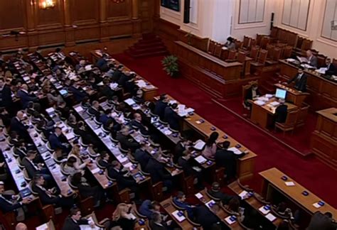 Изслушват д р Кондева в парламента заради инциденти с райски газ