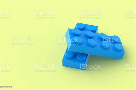 노란색 배경에 파란색 플라스틱 장난감 블록 개발 자식용 직사각형 형상 생성자입니다 유치원 에서 교육을위한 벽돌 생성자 부품입니다 공간을 복사합니다 3d 렌더링 개발에 대한