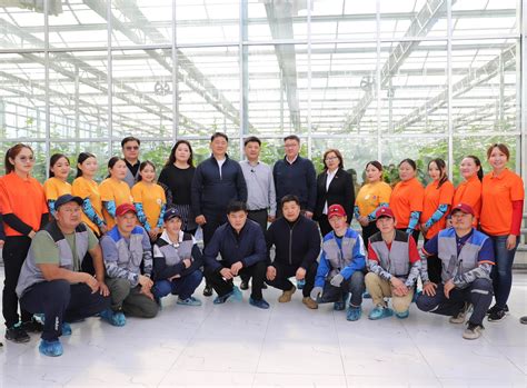 Монгол Улсын Ерөнхийлөгч У Хүрэлсүх Төв аймгийн тариалангийн бүс нутагт ажиллаж байна