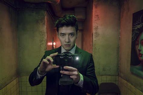 구독자 수 1위의 범죄 채널 스트리머 우상강하늘이 풀리지 않던 연쇄살인사건의 단서를 발견하고 범인을 추적하는 과정을 실시간으로 방송하며 벌어지는 스릴러 스트리밍