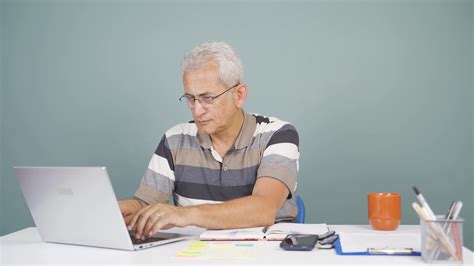 Negative Expression Of Man Using Laptop 33550369 Stock Video At Vecteezy