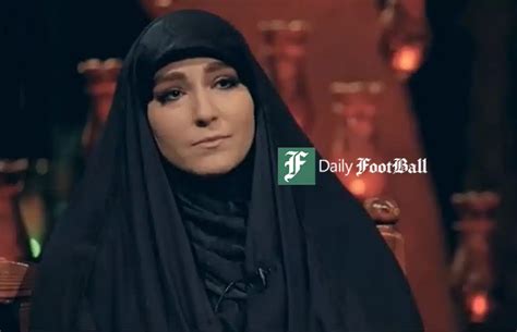 گریم عجیب دختر سردار سلیمانی با آرایش غلیظ در برنامه مهلا