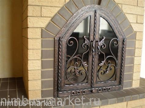 Дверца для камина с кованым узором