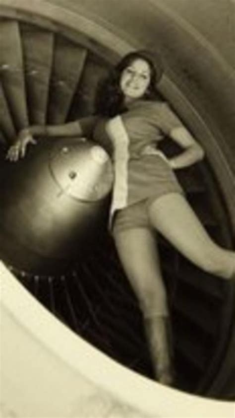 39 Retro Photos That Reveal What It Was Like To Be A Flight Attendant