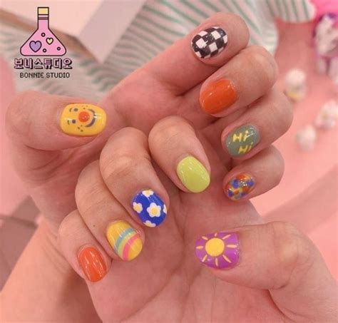 สารพัดของกุ๊กกิ๊ก รวม 25 ไอเดียลายเล็บ ดวงดาว ท้องฟ้า อาทิตย์ โทนสีสดใสรับซัมเมอร์ 🌈⛅