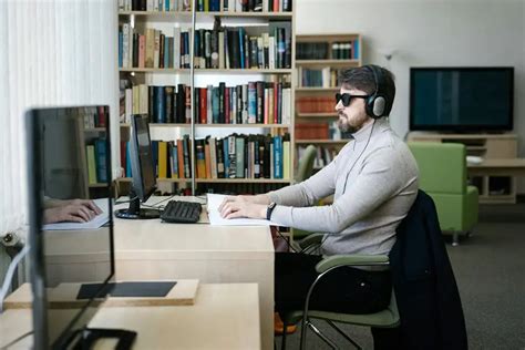 choosing between windows and linux for your home office improve workspace