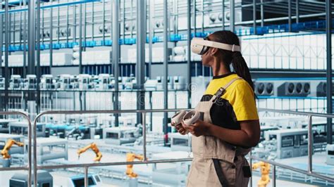 Smart Factory Engineer Implements Automated Workflows Using Vr Headset