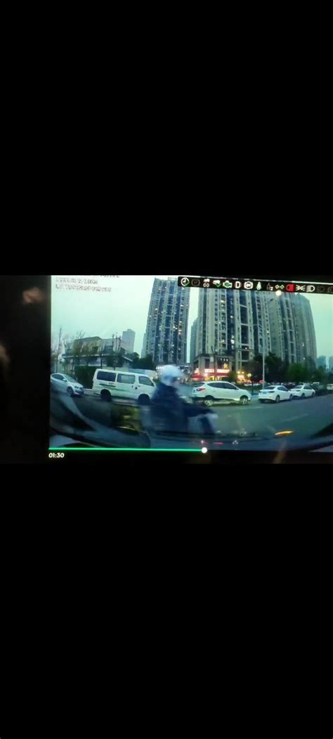 两江新区人民医院旁乱停车严重安全隐患极大 重庆网络问政平台