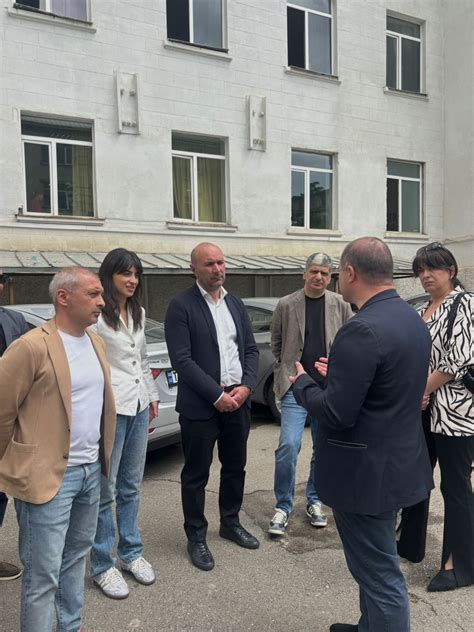 აკაკი 📍დღეს საბურთალოს რაიონში ხუთ საჯარო სკოლას N161 N64 N60 N195 და პირველ