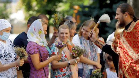 Церковный календарь на август 2023 когда Маковея Яблочный и Ореховый спас Читайте на Ukr Net