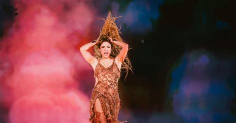 Captaron A Milan Y Sasha A Un Costado De La Tarima Mirando Con