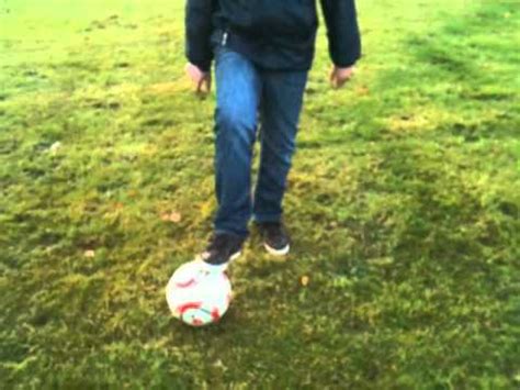 Fussball Tricks Ball Lupfen Und Hochhalten Youtube
