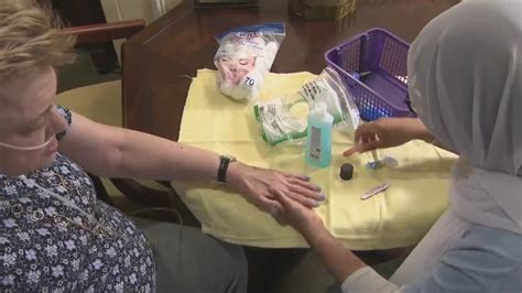 Glamourgals Bridge Gap Between Generations Through Makeovers Pix11