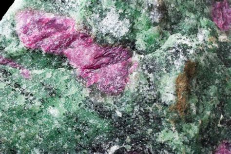 Ruby Zoisite Anyolite Complete Buying Guide Meanings Properties Facts
