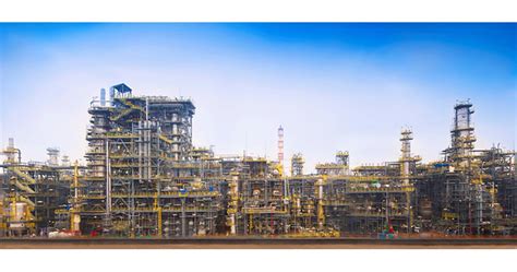 ОМВ пусна жалба срещу “Лукойл” за монопол след спор за отстъпки Обзор