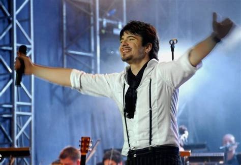 Сестрата на Тоше со ТОРТА СО ЕМОТИВНА ПОРАКА НА НЕГОВИОТ РОДЕНДЕН ФОТО