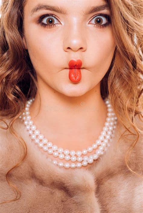 Woman Gape Telegraph