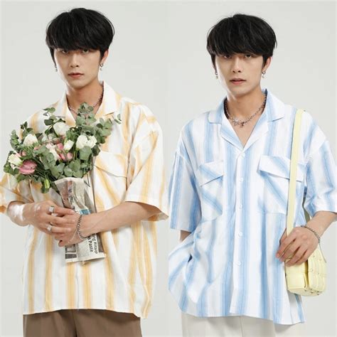 Seoulshirts Premium เสื้อเชิ้ต สั้นโอเวอไซส์ สไตล์เกาหลี ลายริ้วทางลง มี 2 กระเป๋า