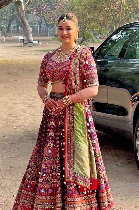 Sara Tendulkar Vestida Con Sari Llama La Atención En La Boda De Arjun