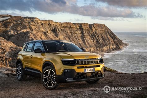 지프 2025년까지 순수 전기차 4종 추진10월 파리모터쇼 어벤저 최초 공개