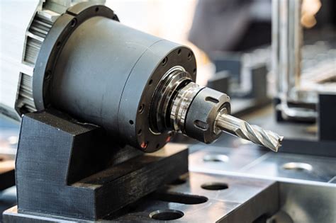 산업 전반에 걸쳐 다양한 금속 가공 응용 분야를 위한 특수 드릴 비트가 있는 새로운 고정밀 Cnc 라우터 스핀들을 소개합니다