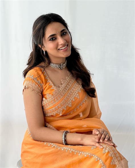 Priyanka Mohan మత్తుకళ్లతో మైమరిపిస్తున్న ప్రియాంక మోహన్‌ Namasthe