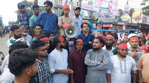 সুনামগঞ্জ শহরে সড়ক অবরোধ করে বিক্ষোভ ছাত্র জনতার