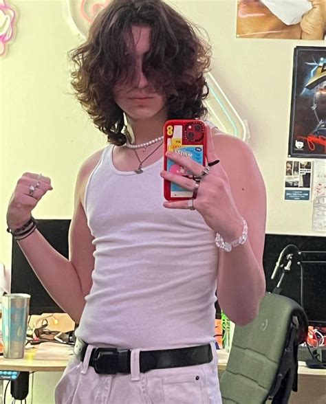 Pin by 血雨探花 花城 on Pfp Silly pictures Pretty people People