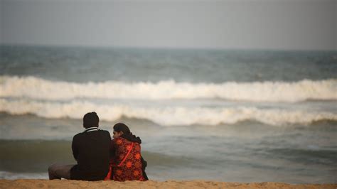 Besant Nagar Beach Lovers Sunrise Pics Besant Nagar Beach Chennai