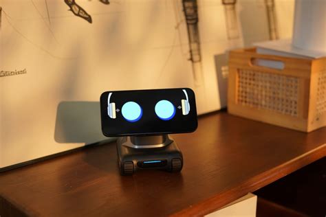 Looi Desktop Robot