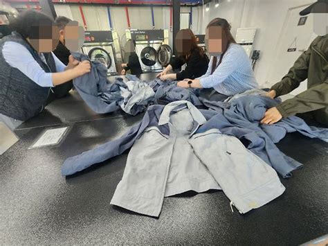 근로자의 날 작업복에 묻은 노동자 하루고된 흔적 싹 없애드려요