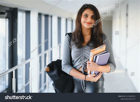 6559件の「indian College Girl Book」の画像、写真素材、ベクター画像 Shutterstock
