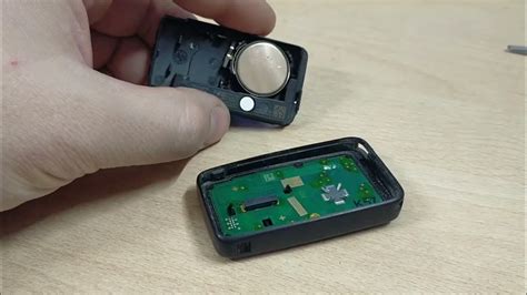 Как разобрать ключ Вольво S80 S60 Xc90 Xc60 Volvo Как поменять батарейку в ключе Youtube