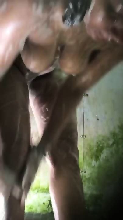 Ngintip Mandi Tante Cantik Istri Tentara Eporner