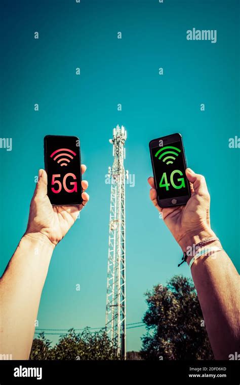 Cellular Telephony Relay Antenna And Comparison Between 4G And 5G Networks Stock Photo Alamy