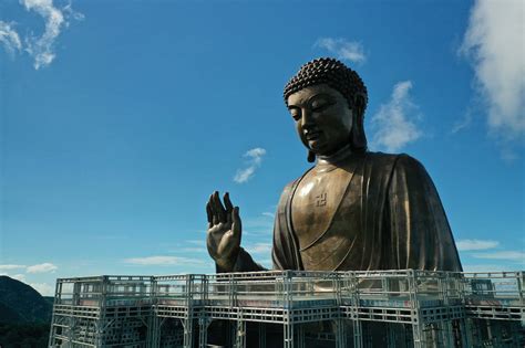 Download Tian Tan Buddha Wallpaper